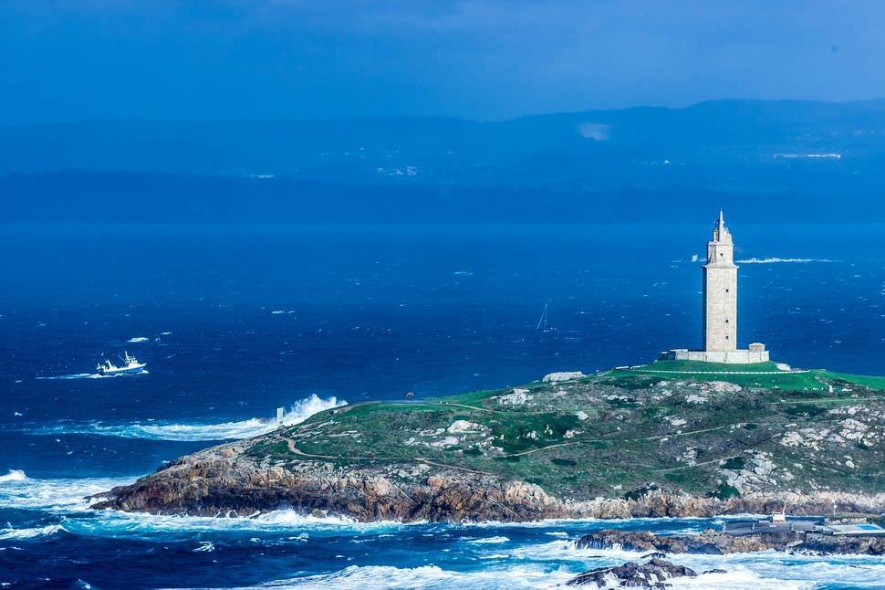 Act of Mercy (Sister Fidelma, 8): Peter Tremayne, Caroline Lennon ...