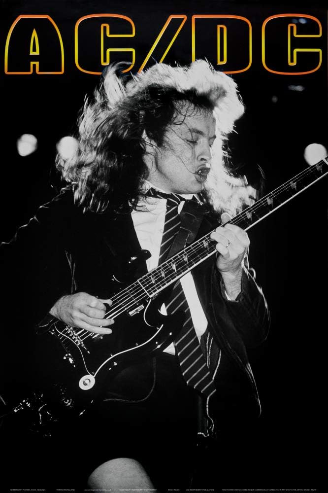 Amazon.com: 1art1 31811 AC/DC Angus Young on Stage Poster 91 x 61cm ...