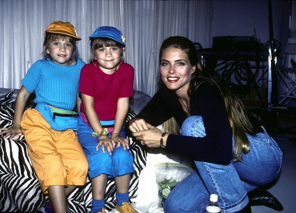 Amazon.com: The Olsen Twins with Christie Brinkley on the set for the ...