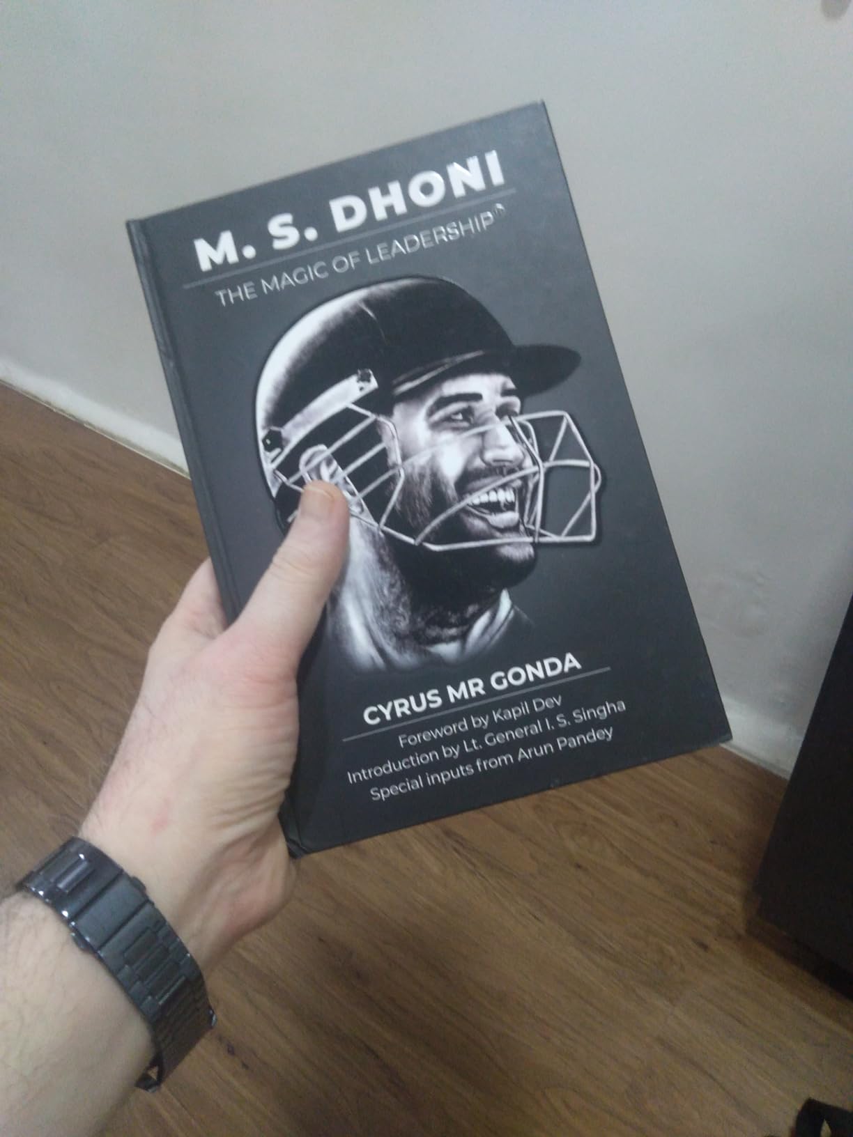 MS Dhoni : The Magic of Leadership : Cyrus MR Gonda, By Kapil Dev ...