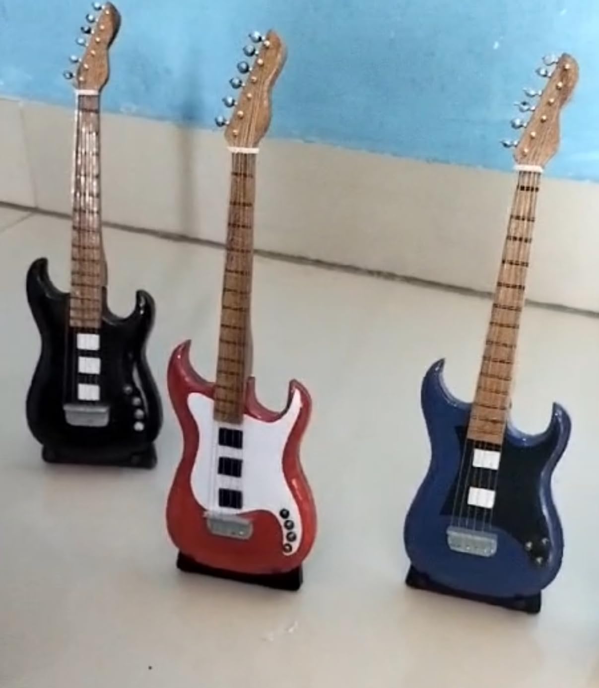 Amazon.com: Miniature Guitar, 9.5" Miniature Replica Guitar Model ...