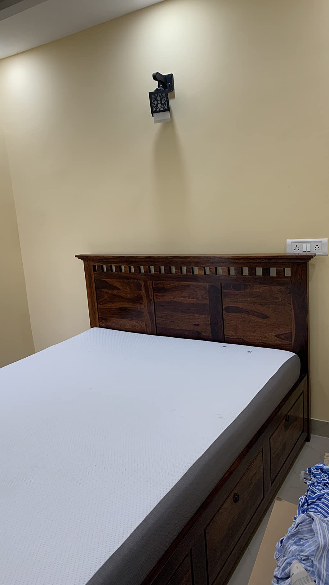 DEVKI INTERIORS Crafter Solid Sheesham Wood King Size Bed Without Storage in Natural Finish ...