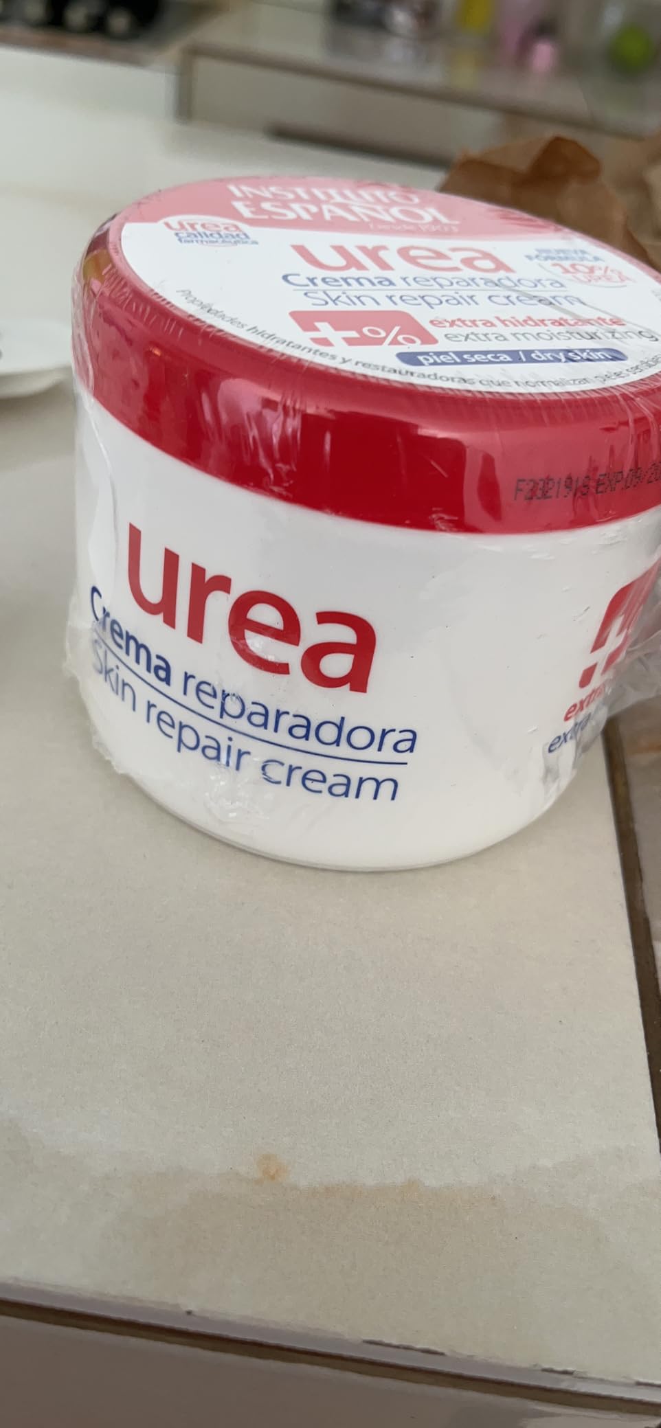 Amazon.com: CREMA CORPORAL UREA INSTITUTO ESPAÑOL 400ML : Belleza y ...