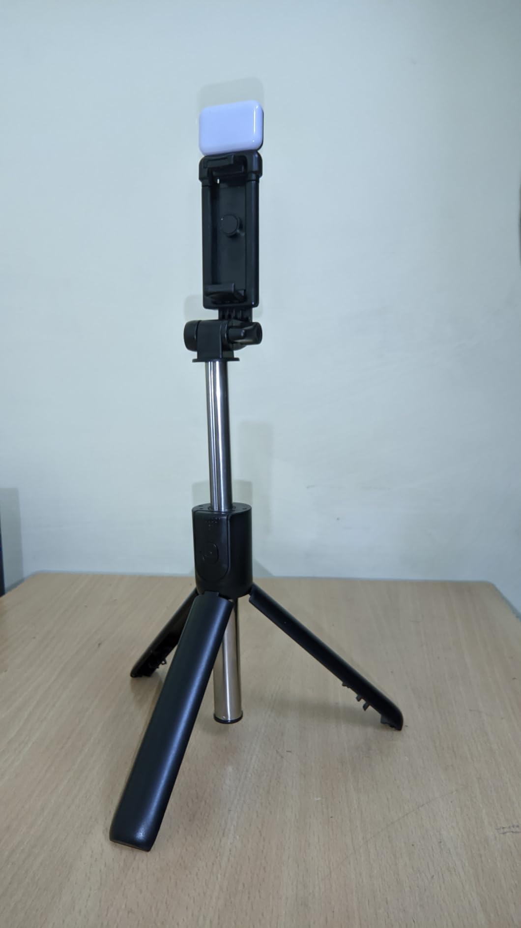 HUMBLE Bluetooth Selfie Sticks with Remote and Selfie Light, 3-in-1 ...