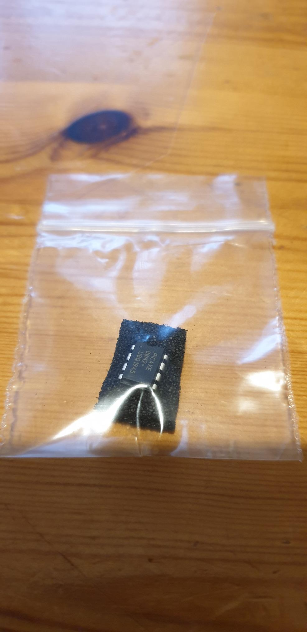 PICAXE 08M2 Microcontroller (8 pin): Amazon.co.uk: Business, Industry ...