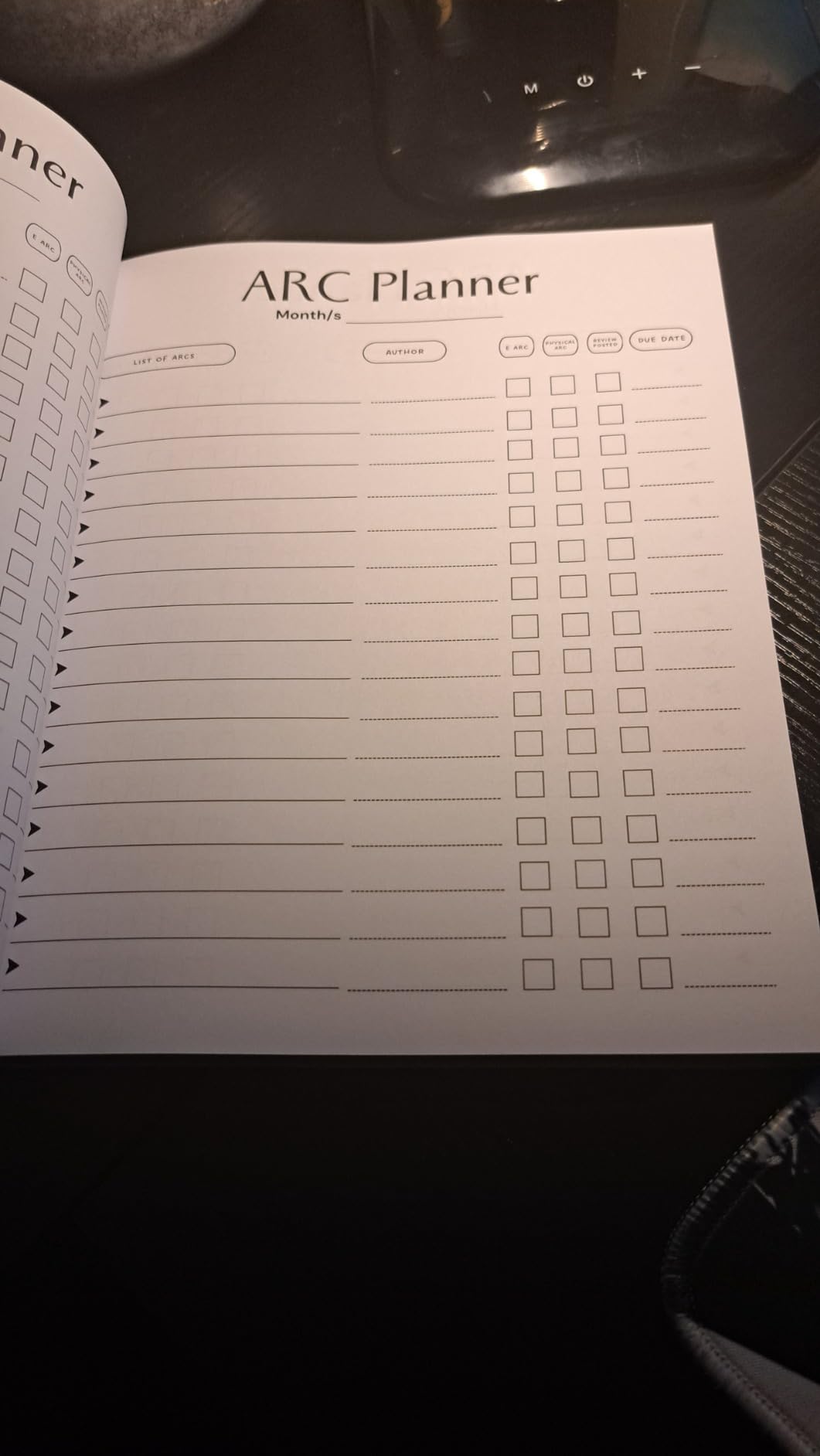 The Ultimate #Booktok Journal!: Keep track of your reading and your ...