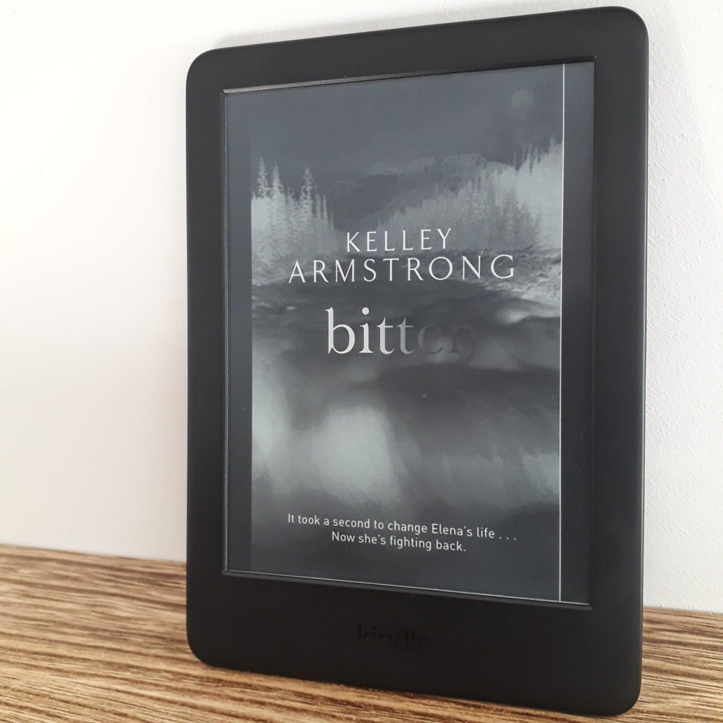 Bitten: Book 1 in the Women of the Otherworld Series: Amazon.co.uk ...