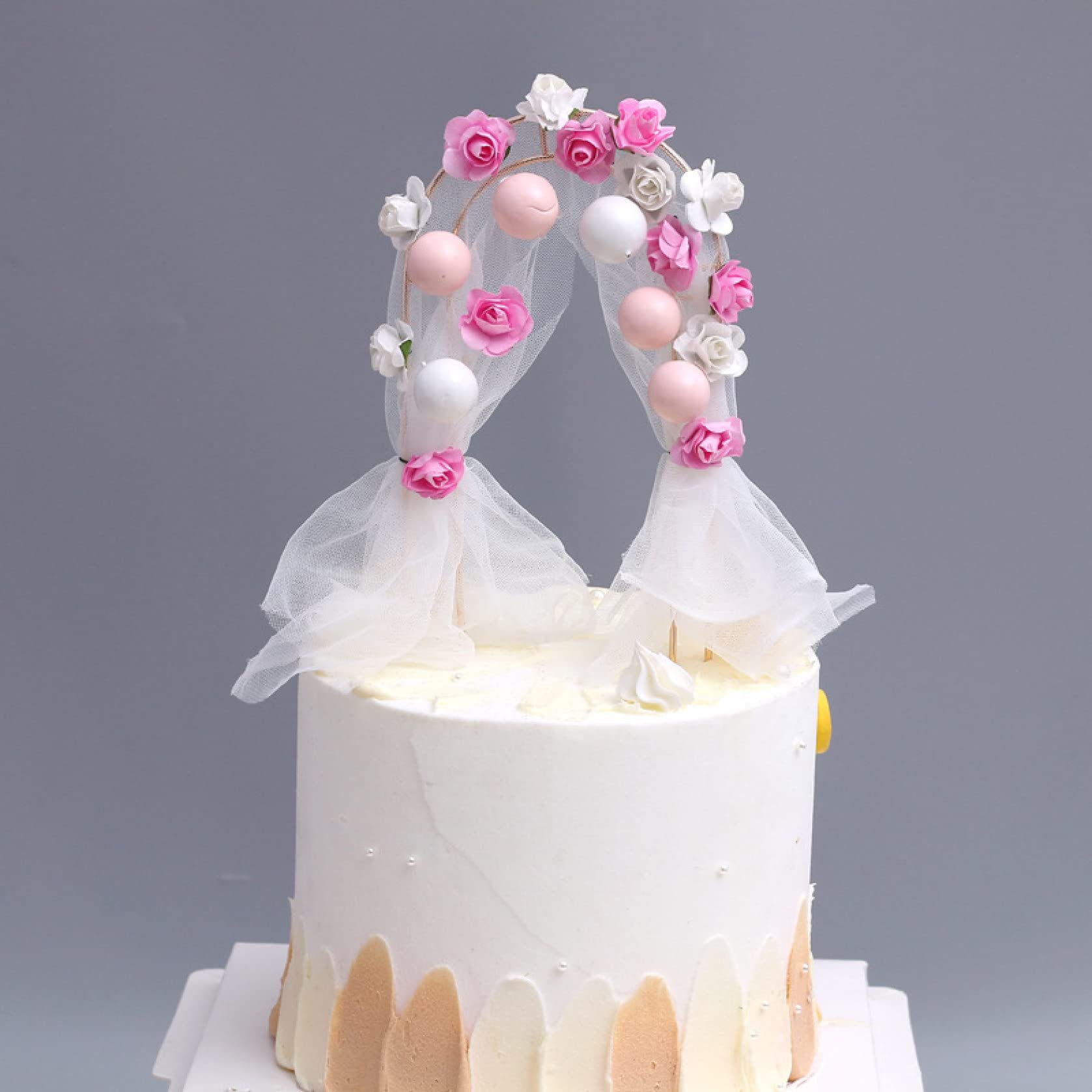 Arch wedding cake topper | Beachweddingtips.com