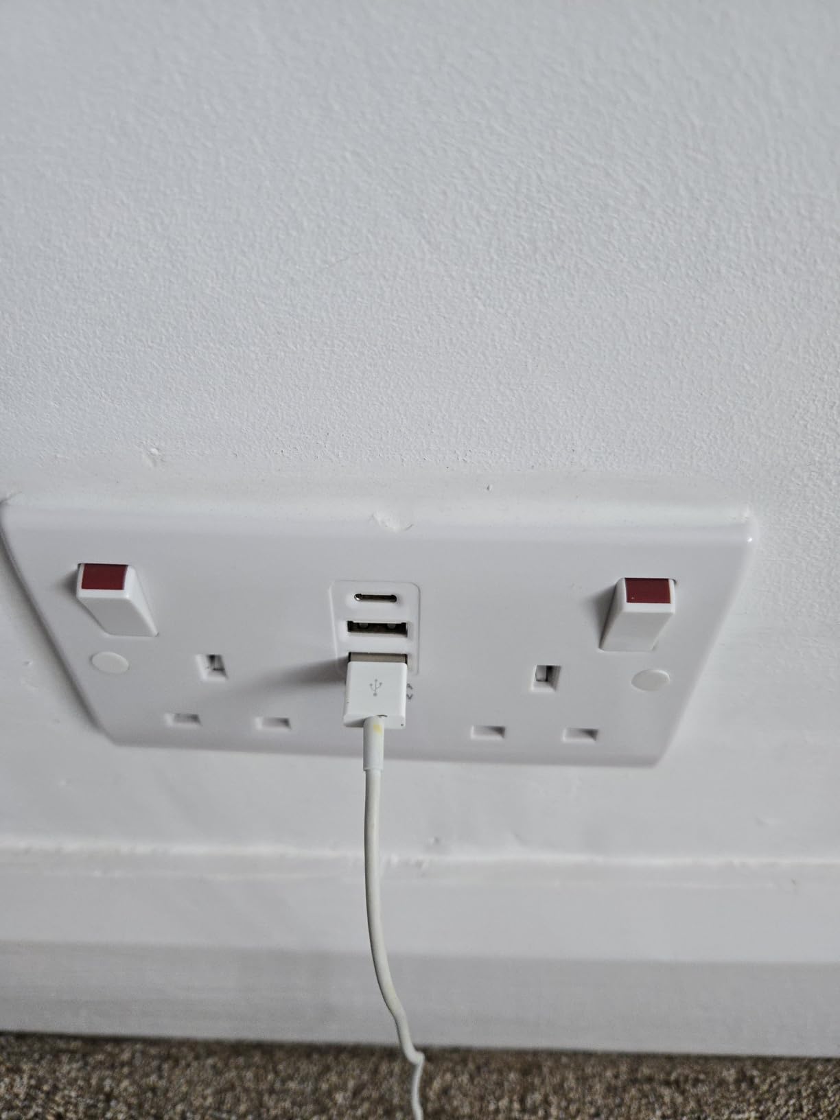 BG Electrical 15W Double Switched Power Wall Plug Socket with Two Type ...