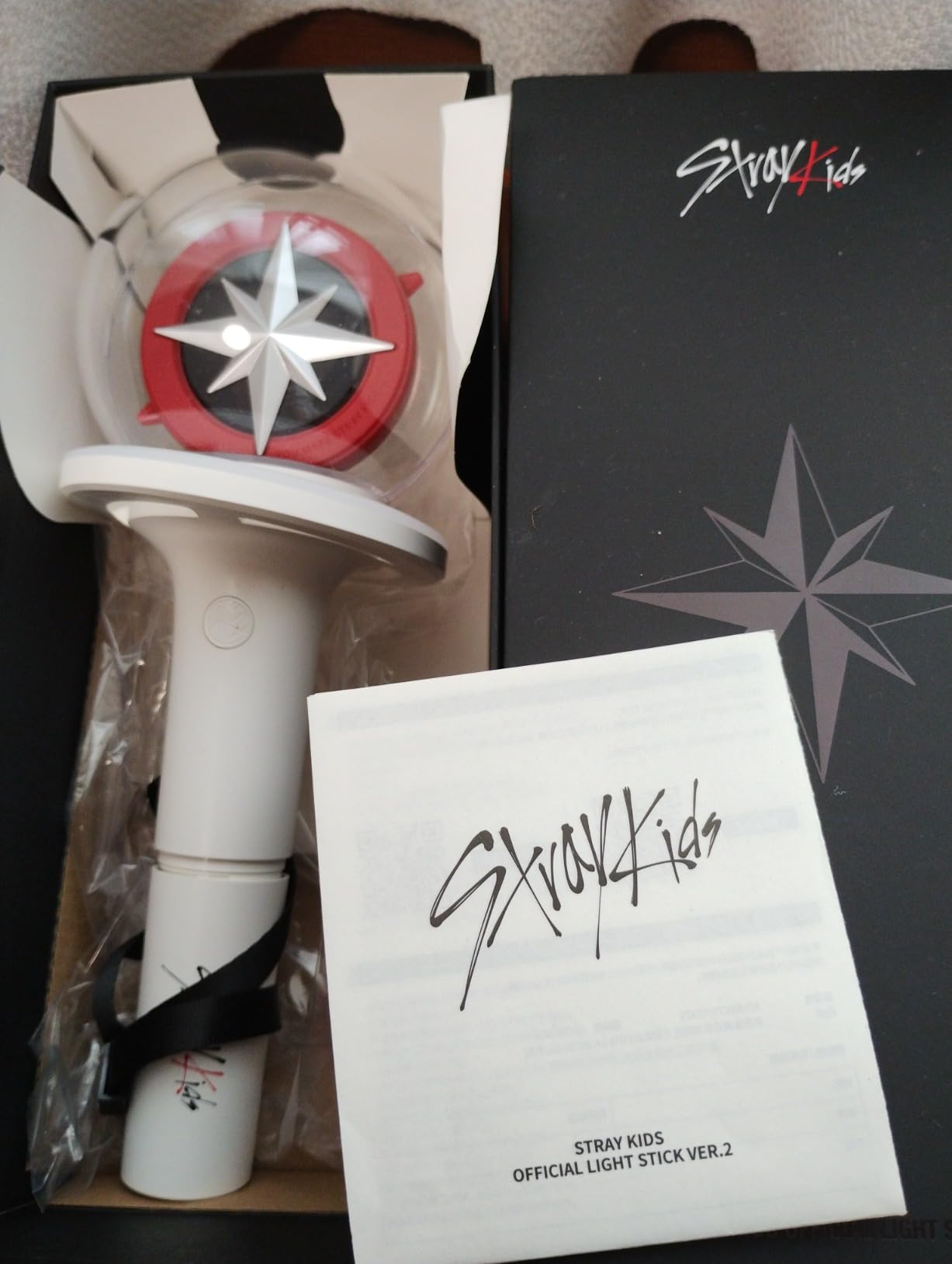 Amazon.co.jp: KAKAO Stray Kids - OFFICIAL LIGHT STICK Ver.2 ストレイキッズ 公式 ...