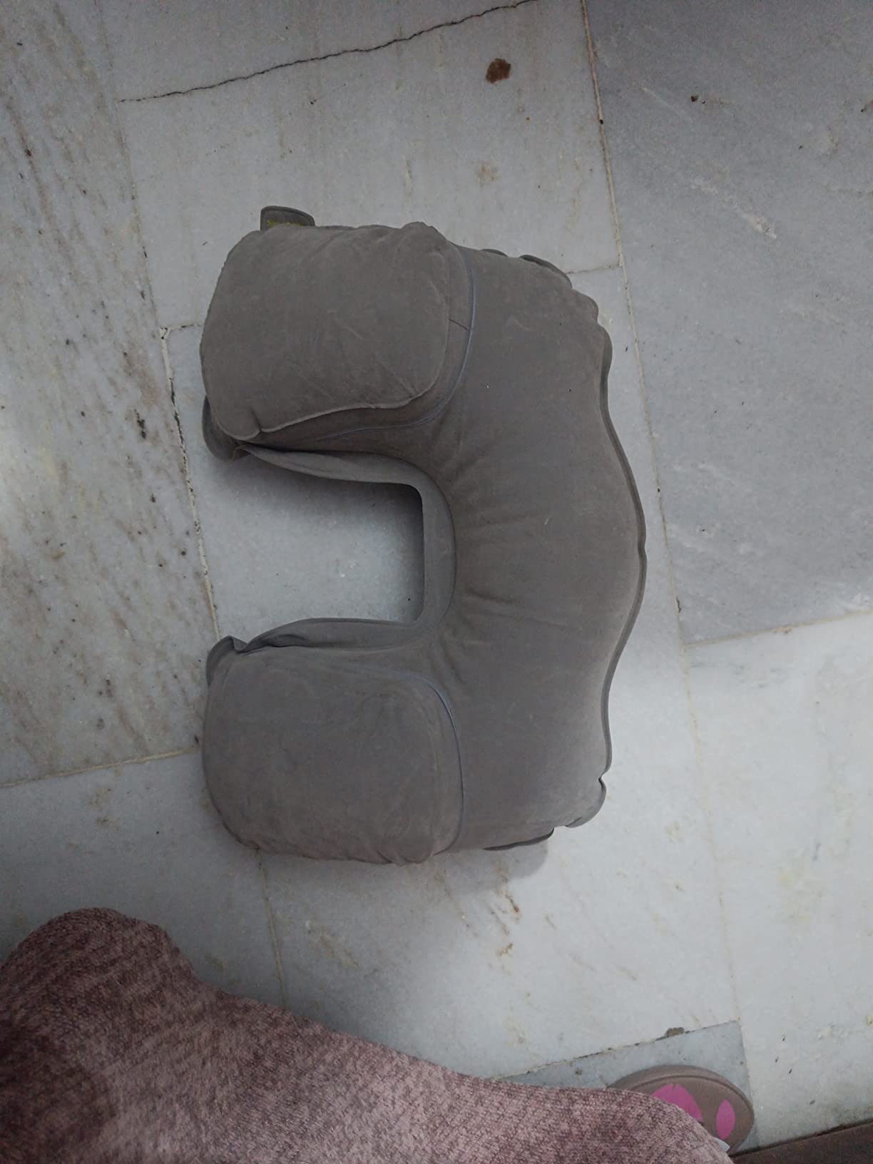 Samsonite Luggage Magic 2 in 1 Pillow Charcoal 11 Inch : Amazon.in: Fashion