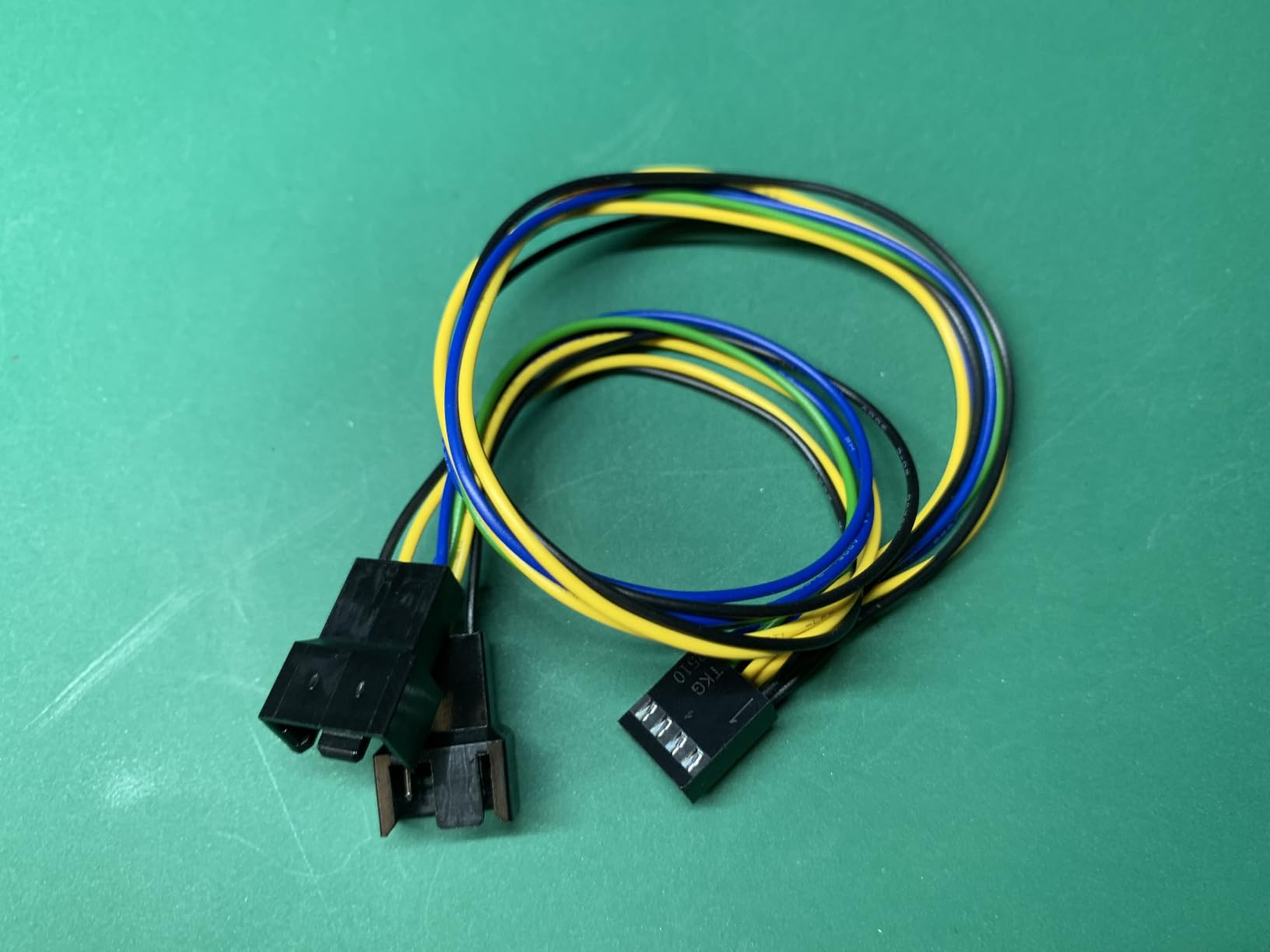 Amazon.co.jp: AINEX PWMファン用二股電源ケーブル 30cm CA-095A : パソコン・周辺機器