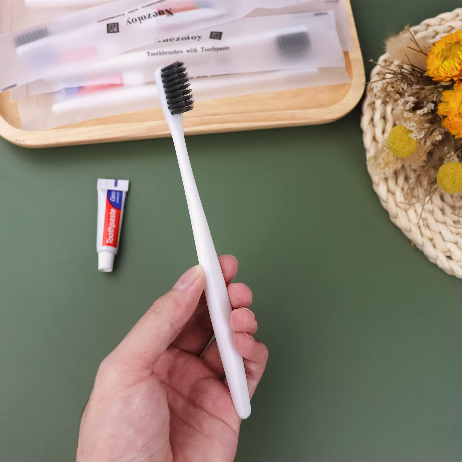 Amazon.com : Xuezoioy Disposable Toothbrushes with Toothpaste Pack of ...