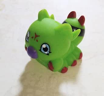 Amazon.co.jp: Digimon Large 2000 Wormmon PVC Finger Puppet : Toys & Games