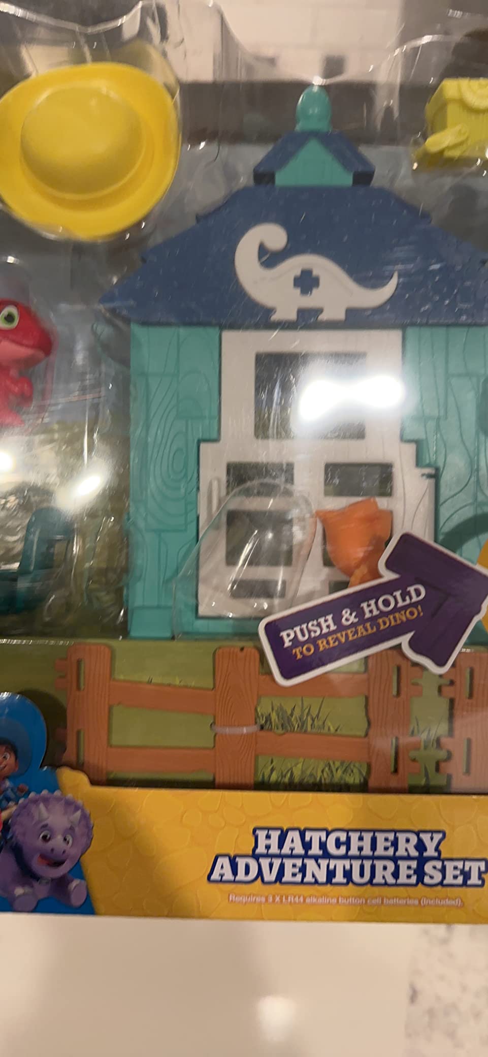 Amazon.com: Dino Ranch Hatchery Adventure Set - Features Light Up Dino ...