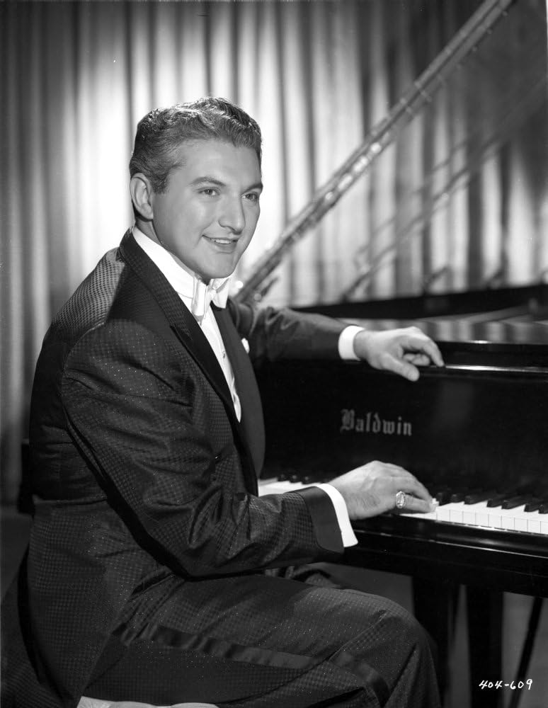 Amazon.com: Liberace Photo Print (8 x 10): Posters & Prints