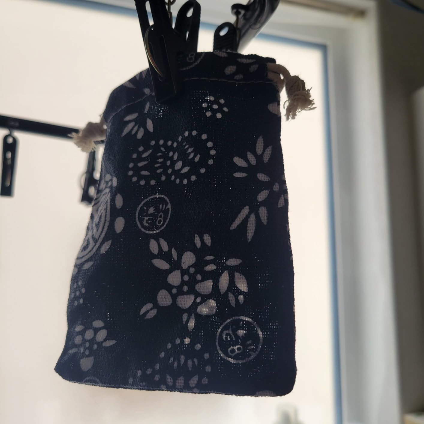 Amazon | Grkoo 硯 歙州硯 墨池 天然原石 すずり 硯石 文房四宝 書道用具 学用品 文房具 携帯便利 手のひらサイズ 蓋付き 固形墨と収納袋付き 初心者 大人 子供用 (ミニ ...