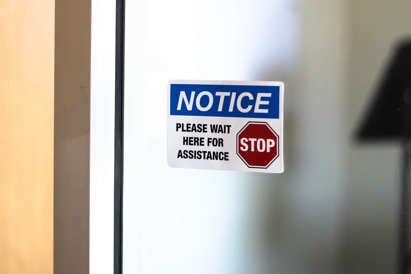 Wait Assistance Sign Please Do Not Knock On The Door Or Windows Press