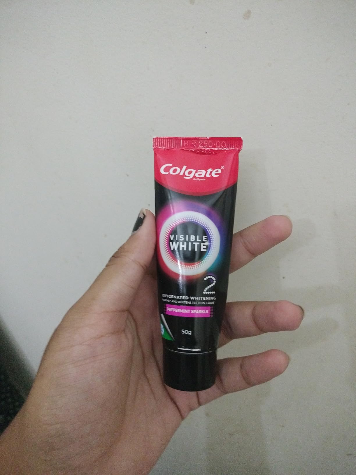Colgate Visible White O2, Teeth Whitening Toothpaste (50g) for ...
