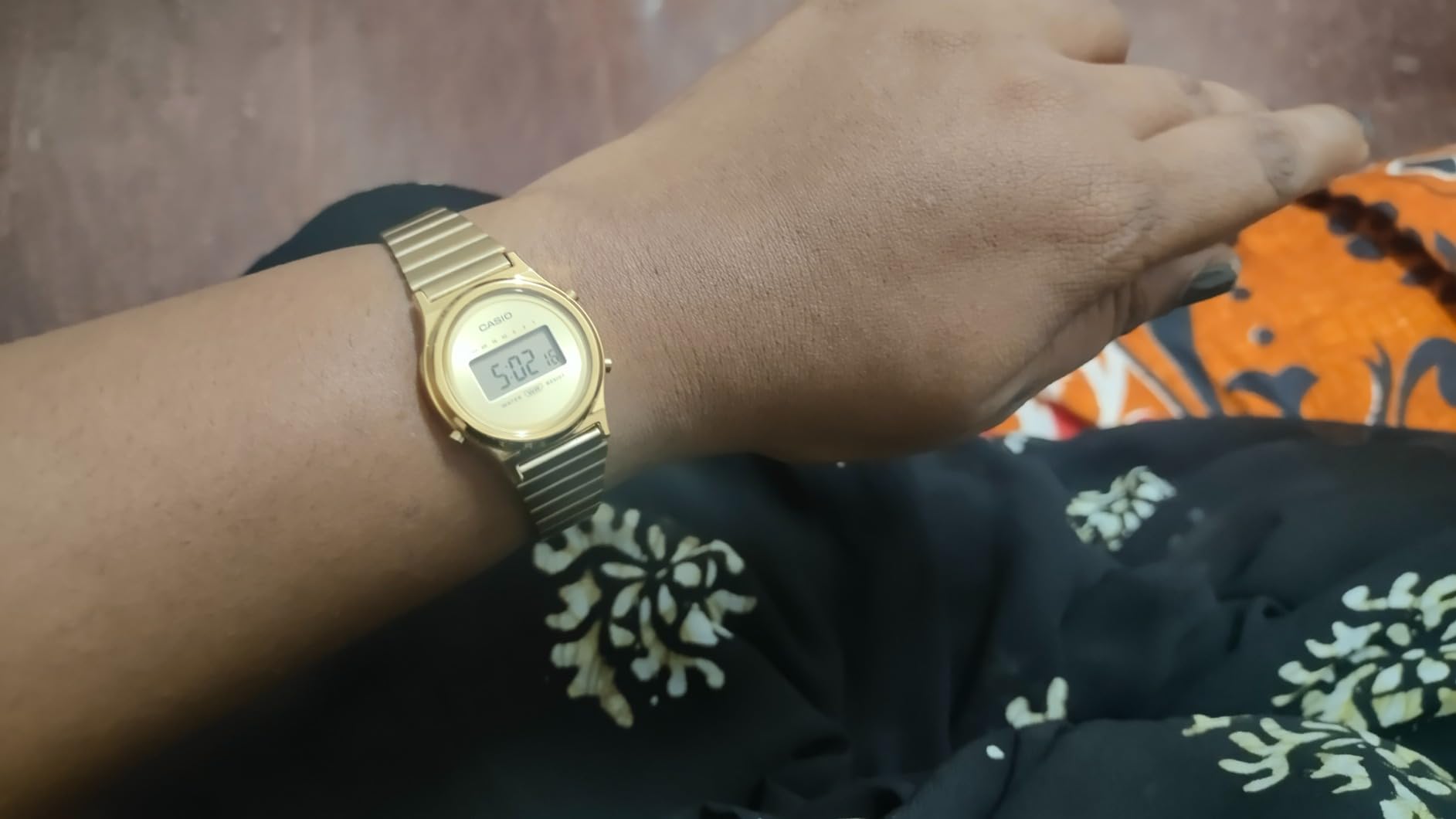 Casio Vintage LA700WEG-9ADF Gold Digital Dial Gold Stainless Steel Band A2233 : Amazon.in: Watches