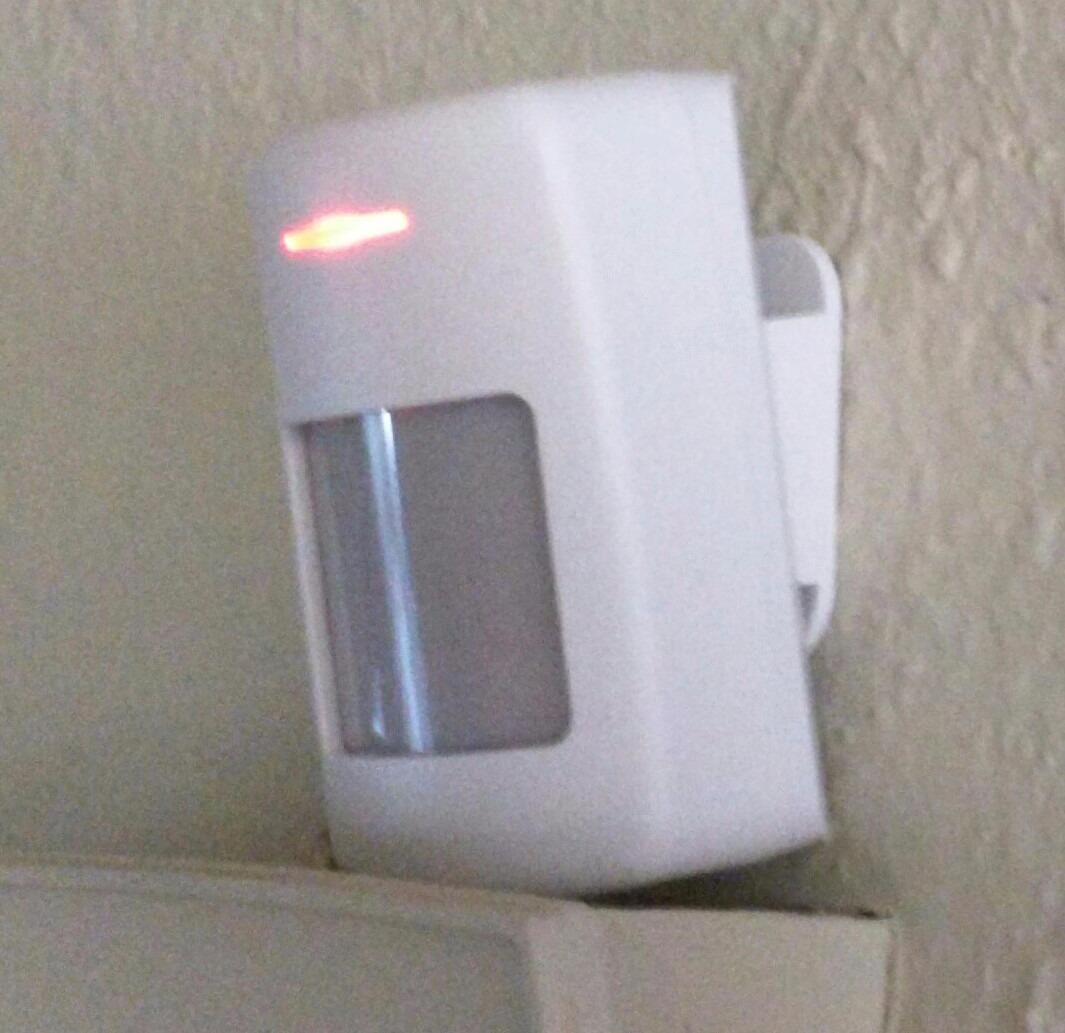 Amazon.com : Securifi Motion Sensor/Detector - Works with SmartThings ...