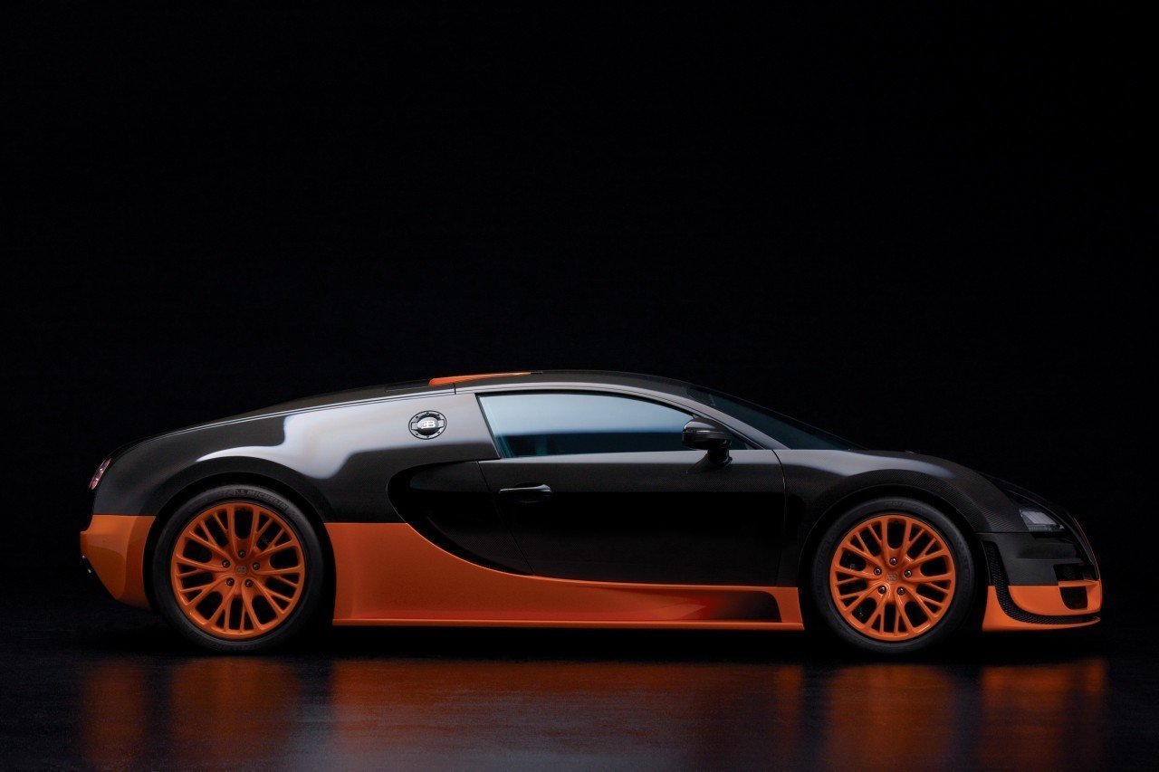Bugatti Negro Y Naranja Imágenes De Bugatti Libres De Derechos
