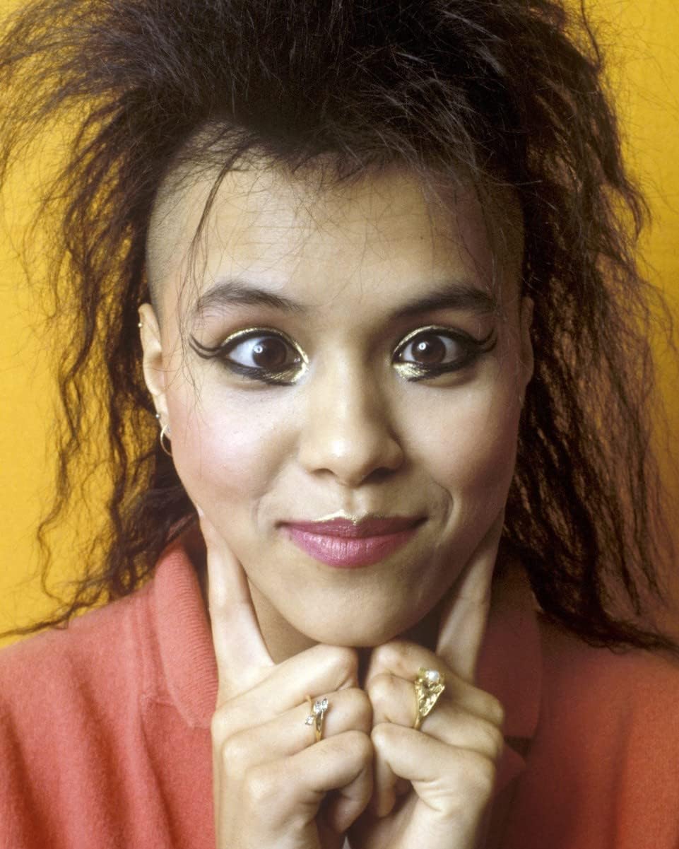 worldphotographs Bow Wow Wow (New Wave Band) Annabella Lwin 10 x 8 Photo : Amazon.ca: Home