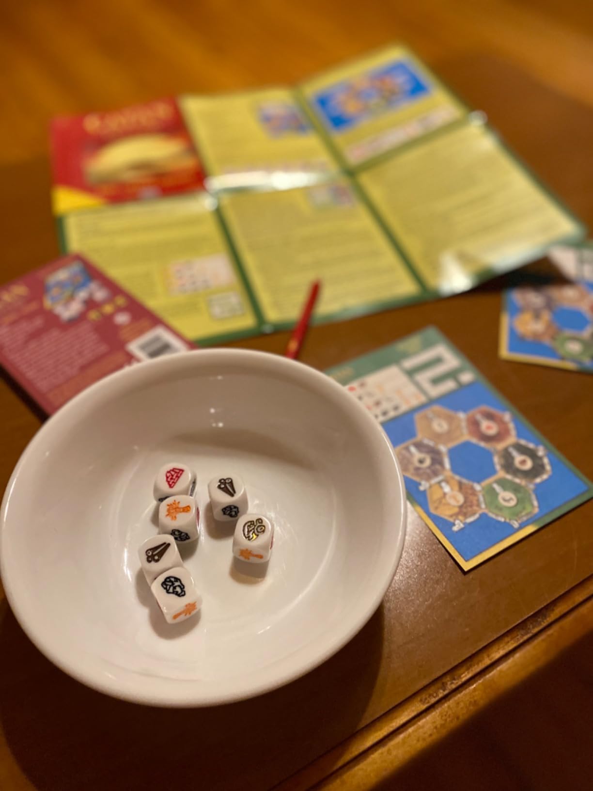 Amazon.com: CATAN Dice Game - Portable Fun for On-the-Go Adventures ...