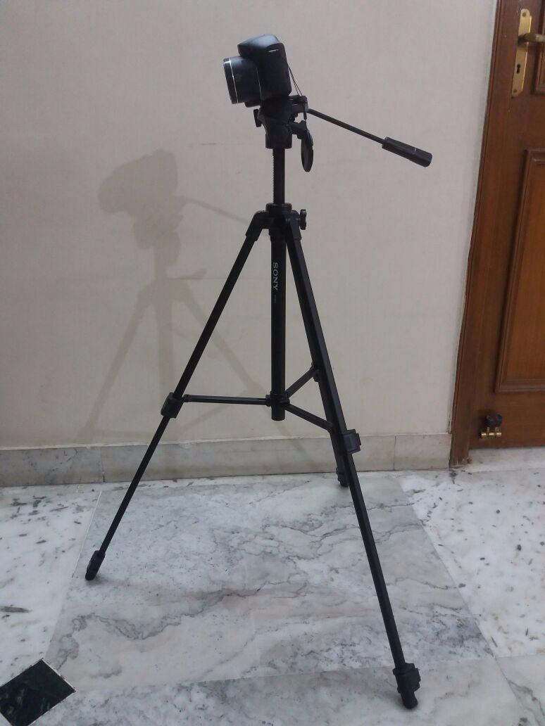 Buy Sony VCT-R640 Lightweight Tripod for DSCV1/P41/W1/P93/P73/P92/P100 ...