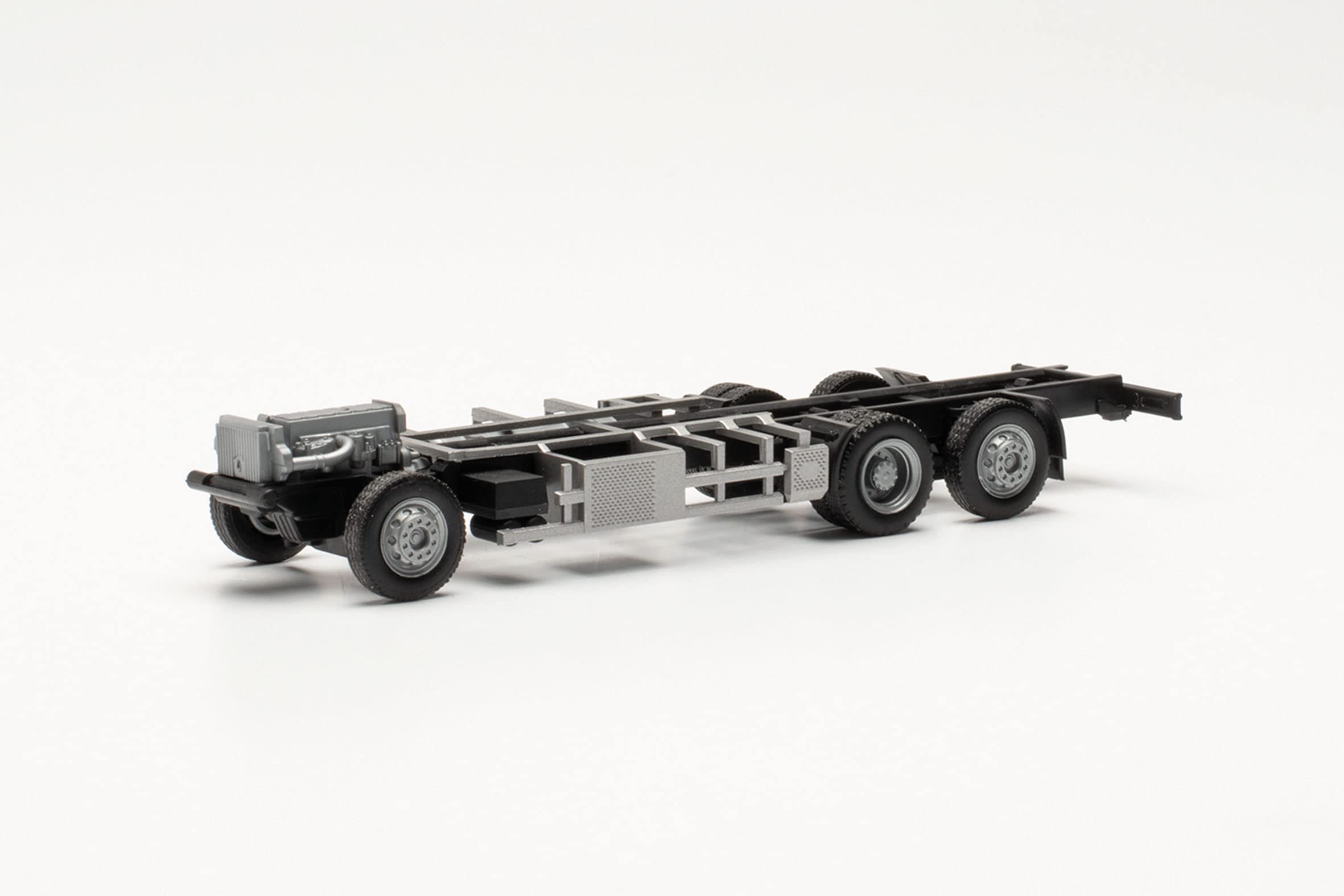 Buy herpa Model Kit Truck Iveco S-Way LNG Chassis with Underfloor ...