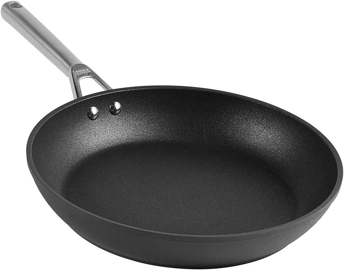 Le Creuset Toughened Non-Stick Shallow Frying Pan, 30 cm, Black ...