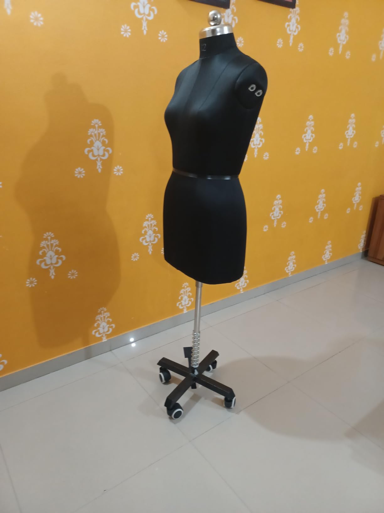 Samrich Female Dress Form Wheel Base Mannequin Statue Premium, Dummy ...
