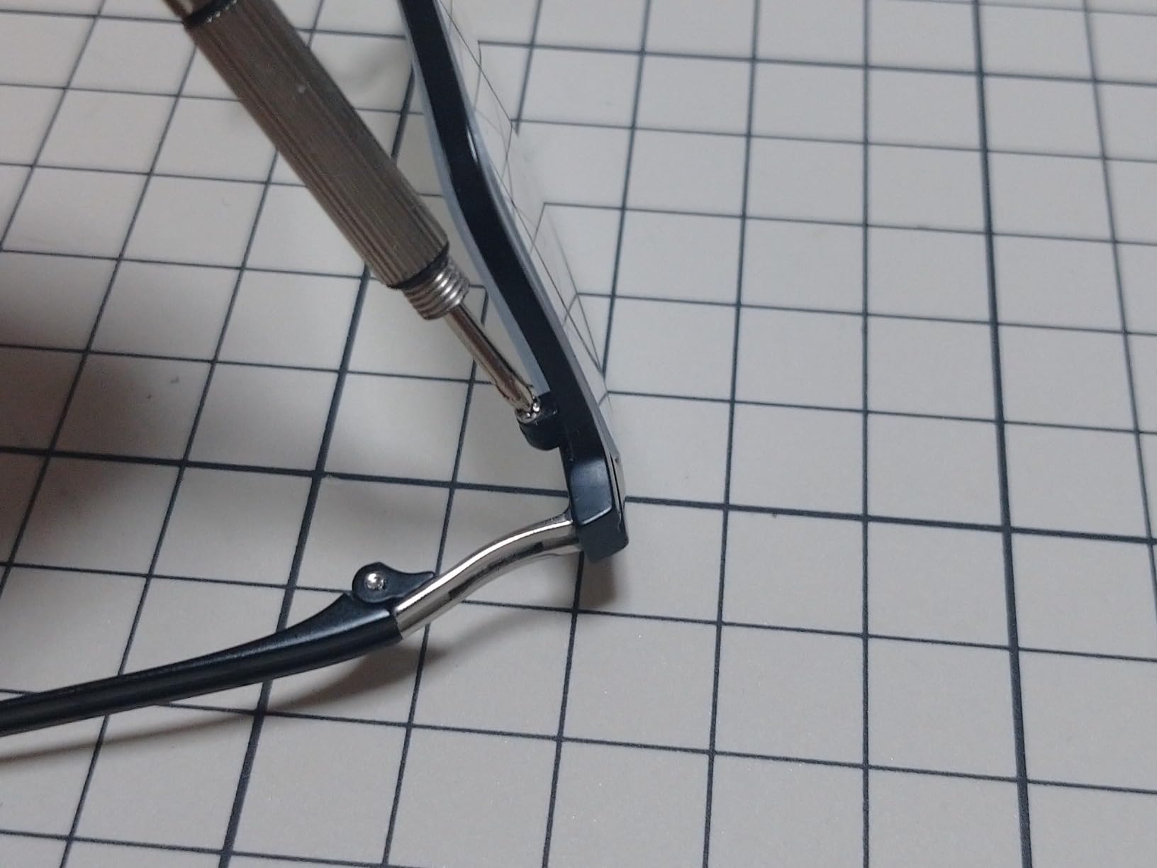 Amazon | Mesanda 4in1 メガネ用精密ドライバー 修理ツール キーホルダー付き 銅合金 ミニ 持ち運び便利 鼻パッド 交換 補修 電子製品 携帯電話 カメラ 時計 スマホ ...