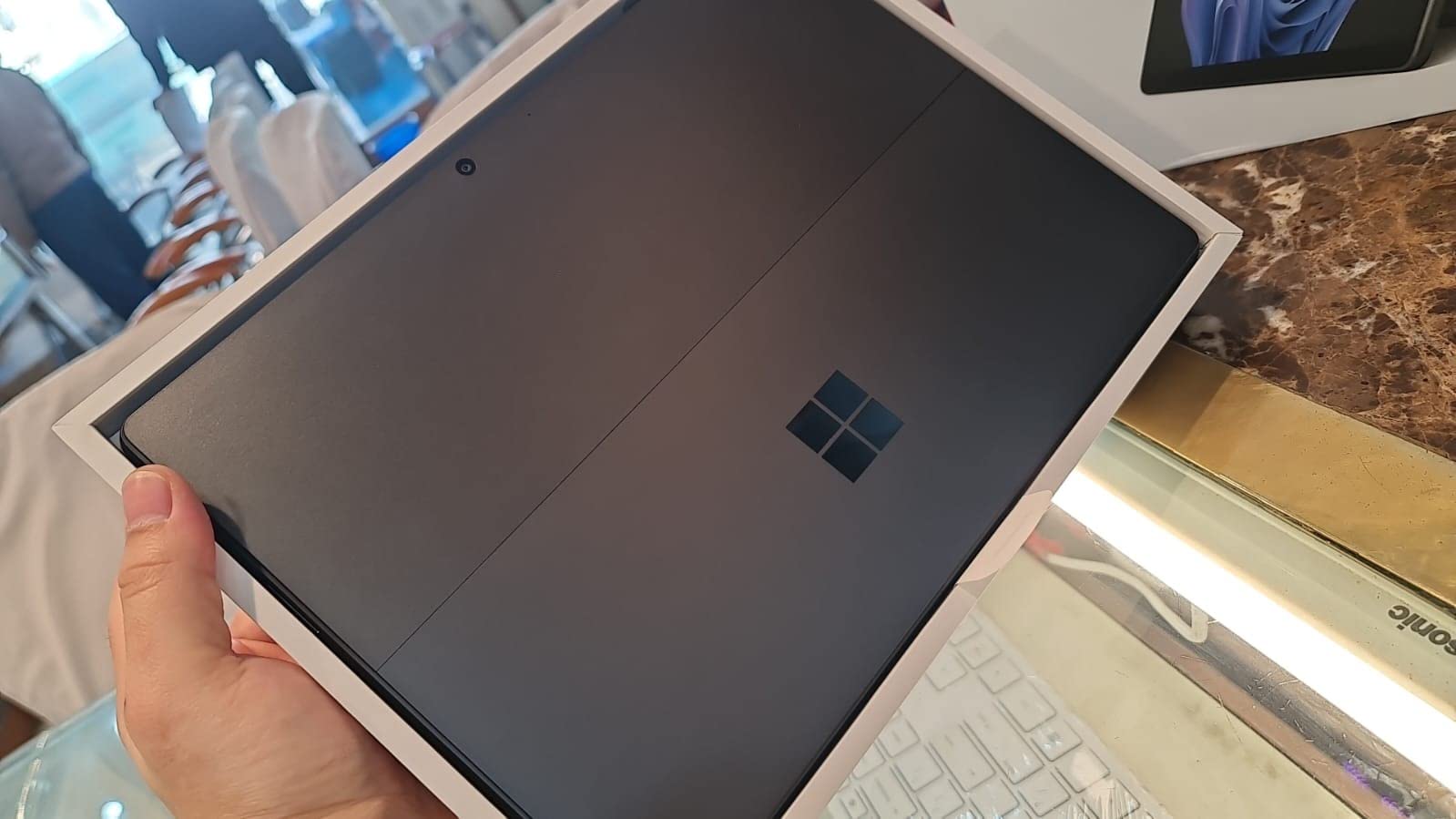 Microsoft New Surface Pro9 13 Inch (33.03 cm) Intel Evo 12 Gen i5 / 8GB ...