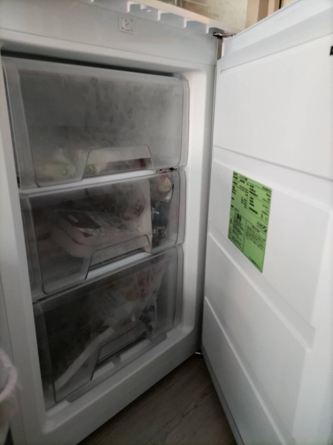 Amazon.co.jp: コンフィー(COMFEE’) COMFEE' 冷凍庫 86L 前開き 小型 家庭用 コンパクト 静音設計 省エネ ノンフロン 温度調節4段階 ホワイト ...