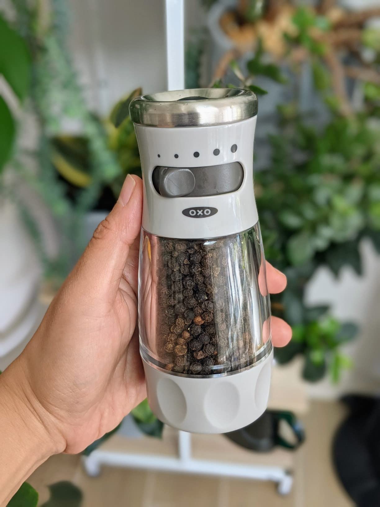 OXO New Good Grips Contoured Mess-Free Pepper Grinder Gray: Pepper ...