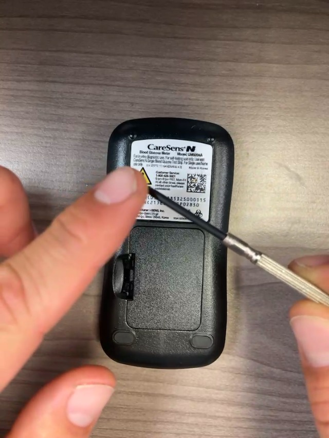 Watch CareSens N - How to open battery compartment ﹙UL4200A﹚ on Amazon Live