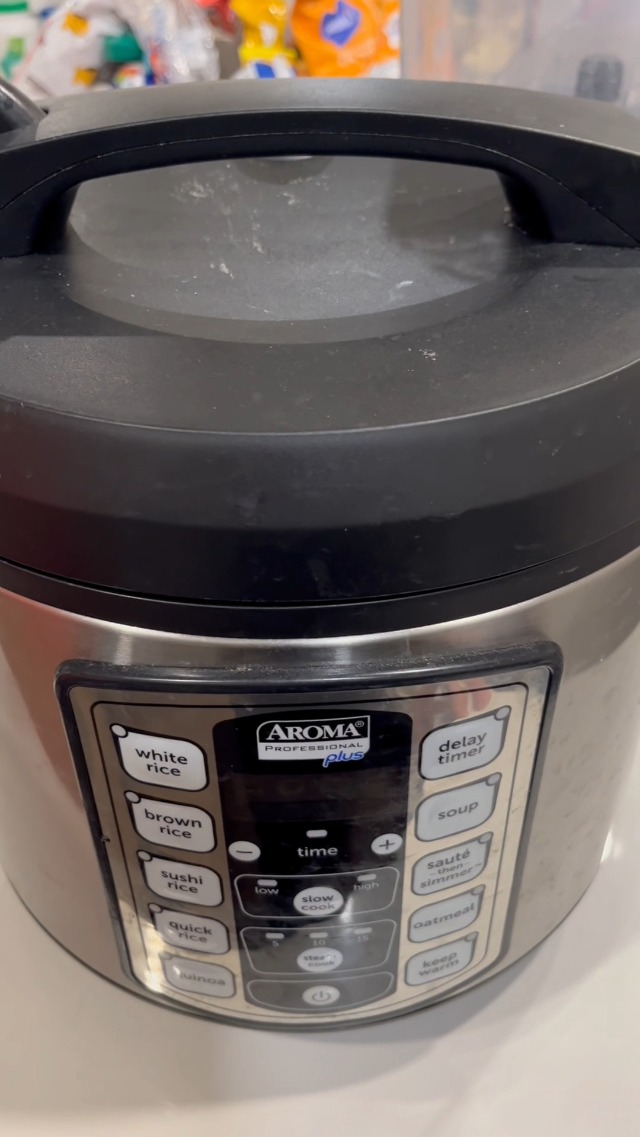 Watch First look at the Aroma Professional Plus Rice Cooker on Amazon Live