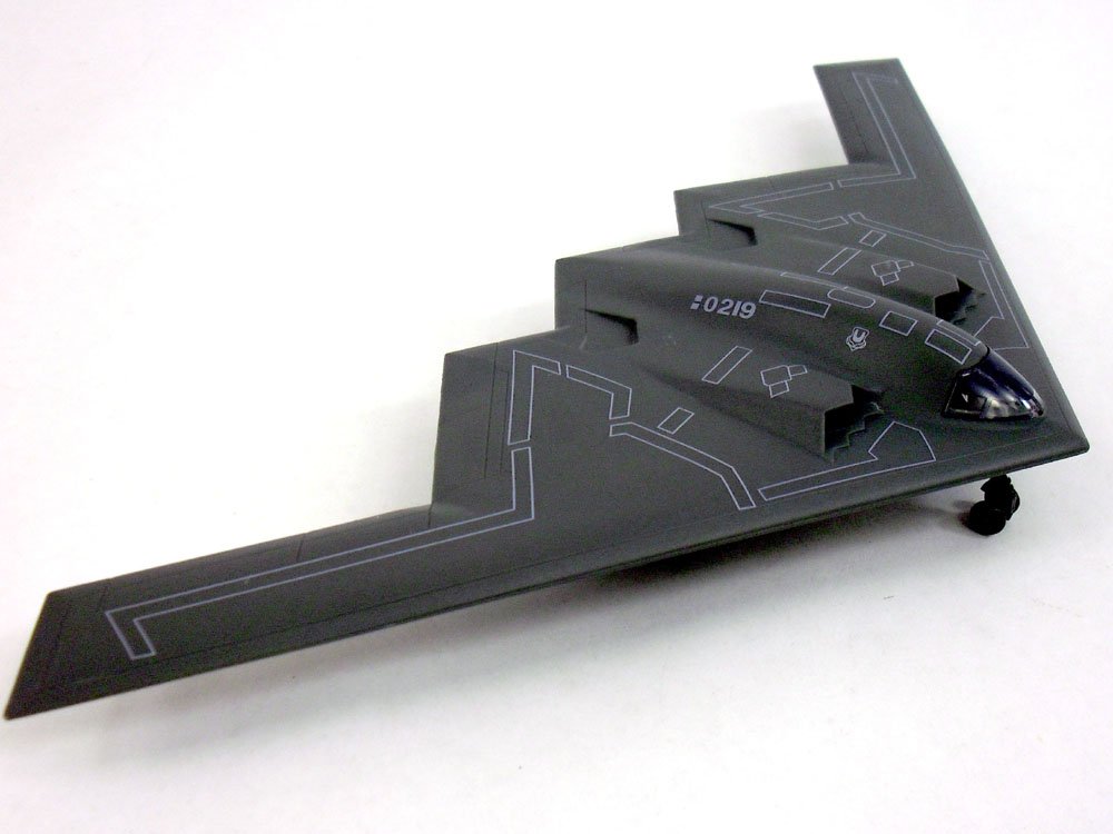 Amazon.com: Northrop B-2 Spirit Stealth Plane 1/200 Scale Model Kit ...