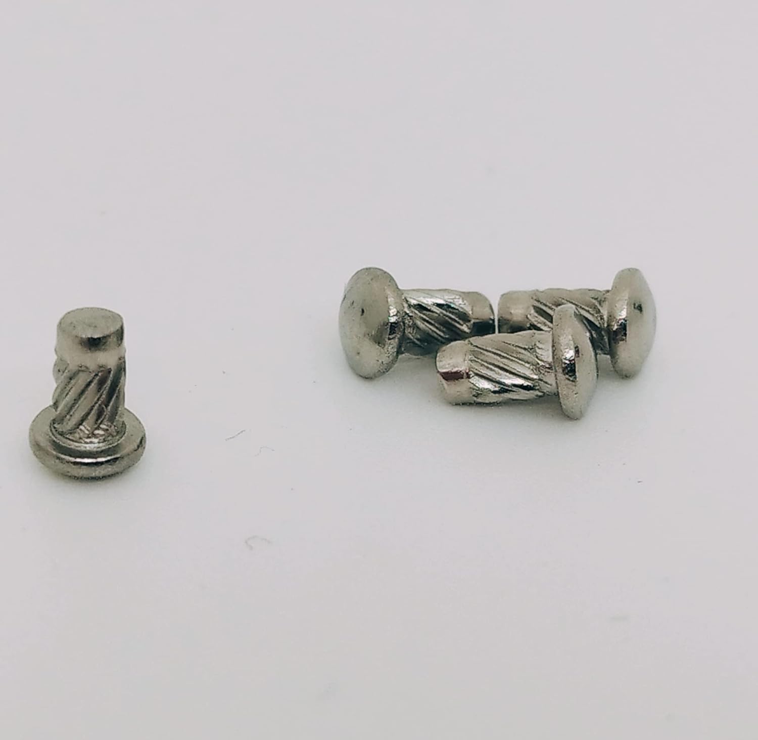 Vin Plate Rivets x 4 : Amazon.co.uk: DIY & Tools