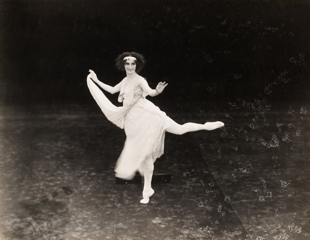 Anna Pavlova Dancing