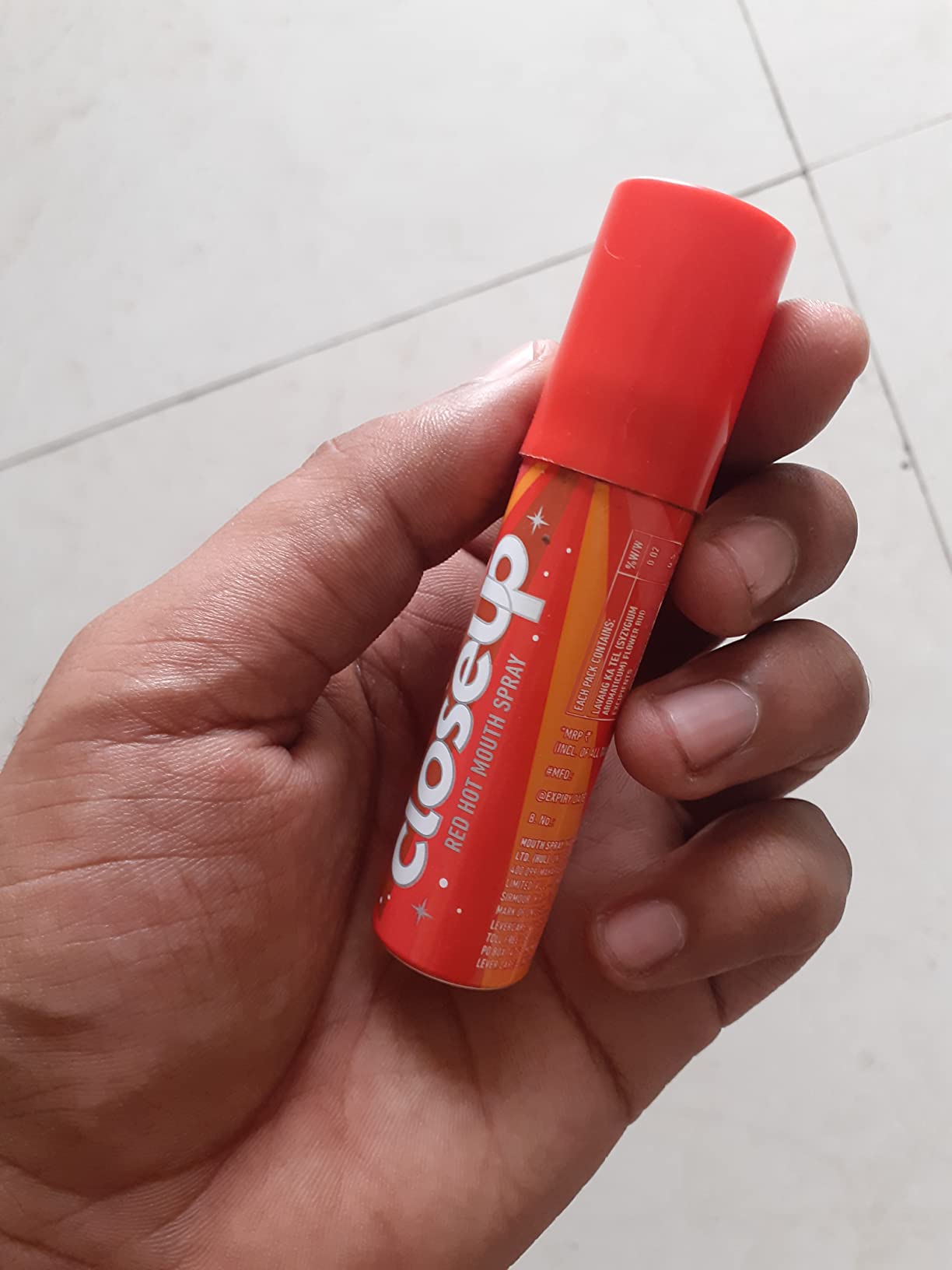 Closeup Red Hot Mouth Freshener Spray 16g, Long-Lasting Fresh Mint ...