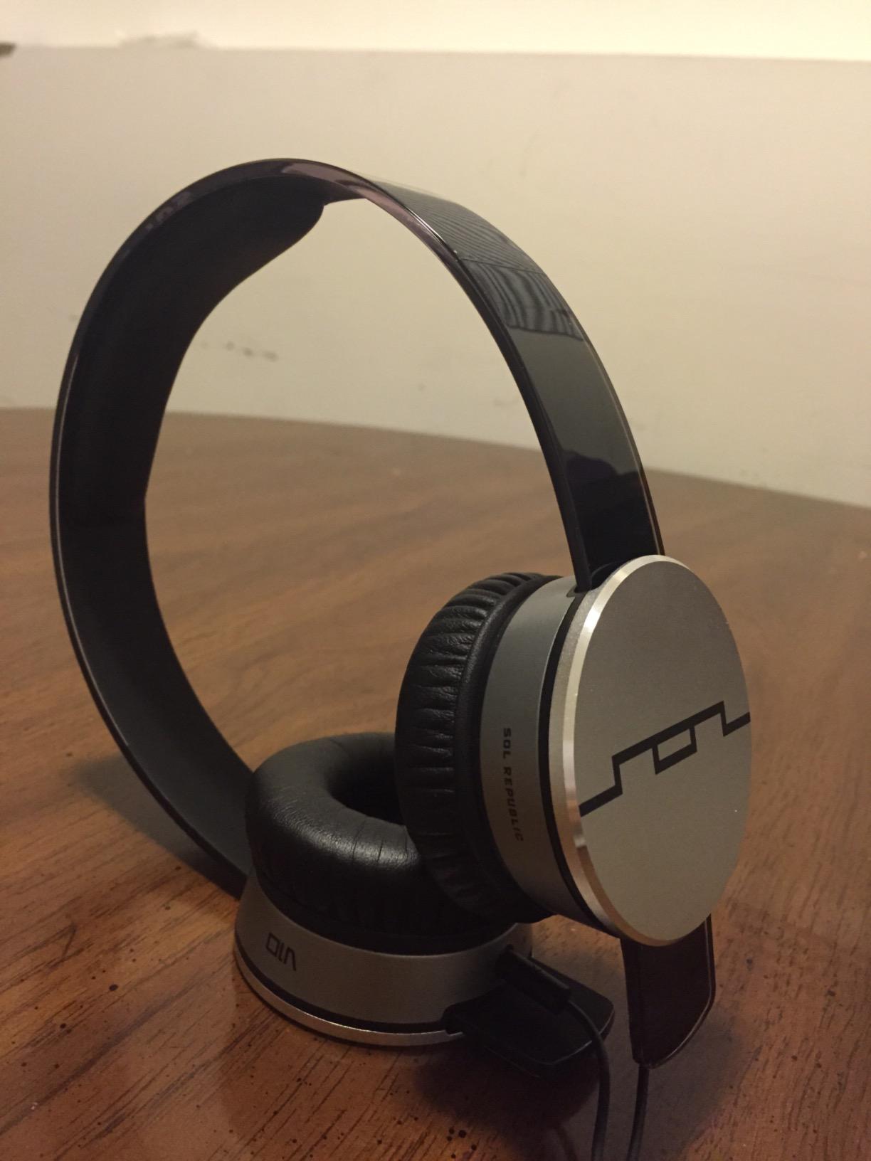 Amazon.com: SOL REPUBLIC Tracks HD On-Ear Headphones (Black) : Electronics