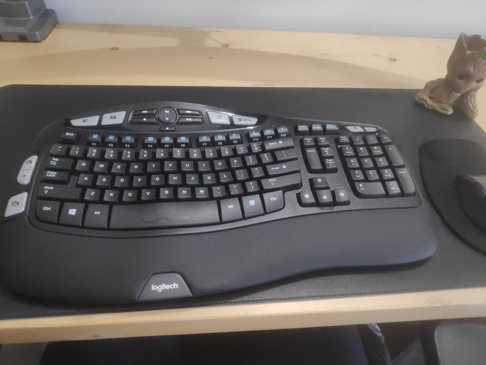 Amazon.in: Buy Logitech MK570 Comfort Wave Wireless Keyboard and ...