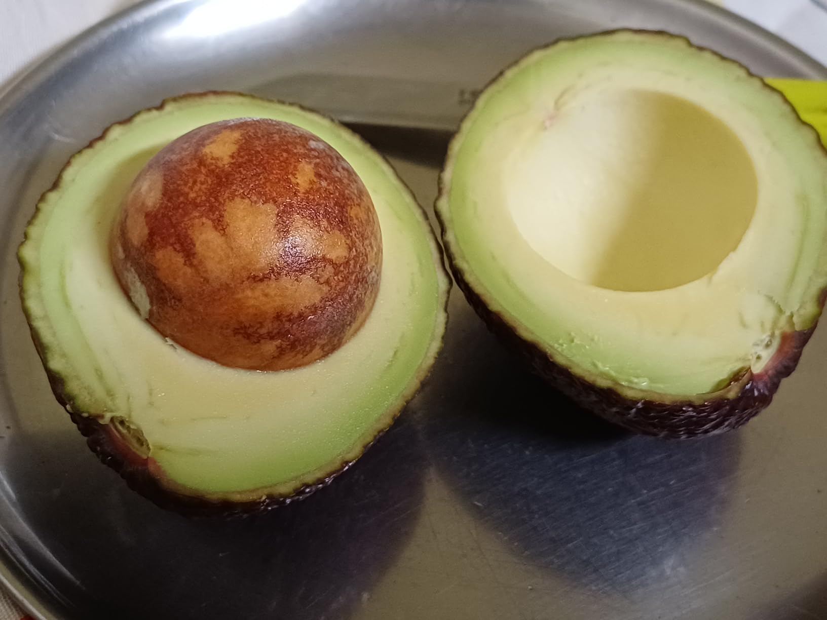 Fresh Avocado Regular, 1 Pc (Approx.150-200g) : Amazon.in: Grocery ...