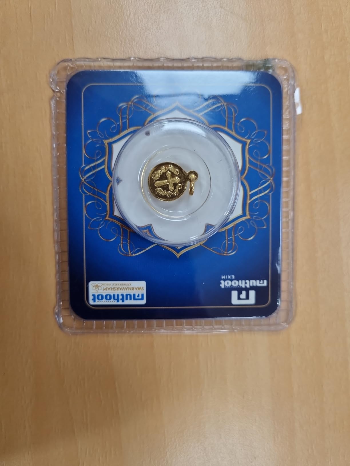 Muthoot PAPPACHAN Gold Swarnavarsham Bis Hallmarked 22Kt Round Cross ...