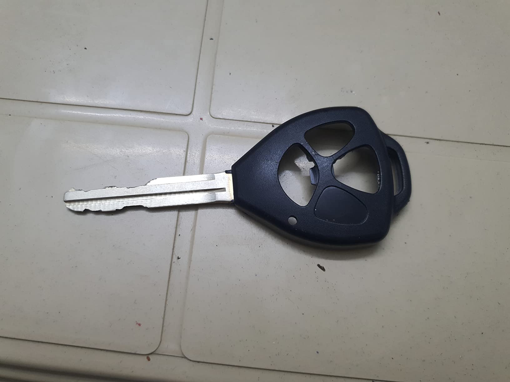 Smith Keys Innova/Fortuner/Corolla/Camry - 4 Button Remote Car Key ...