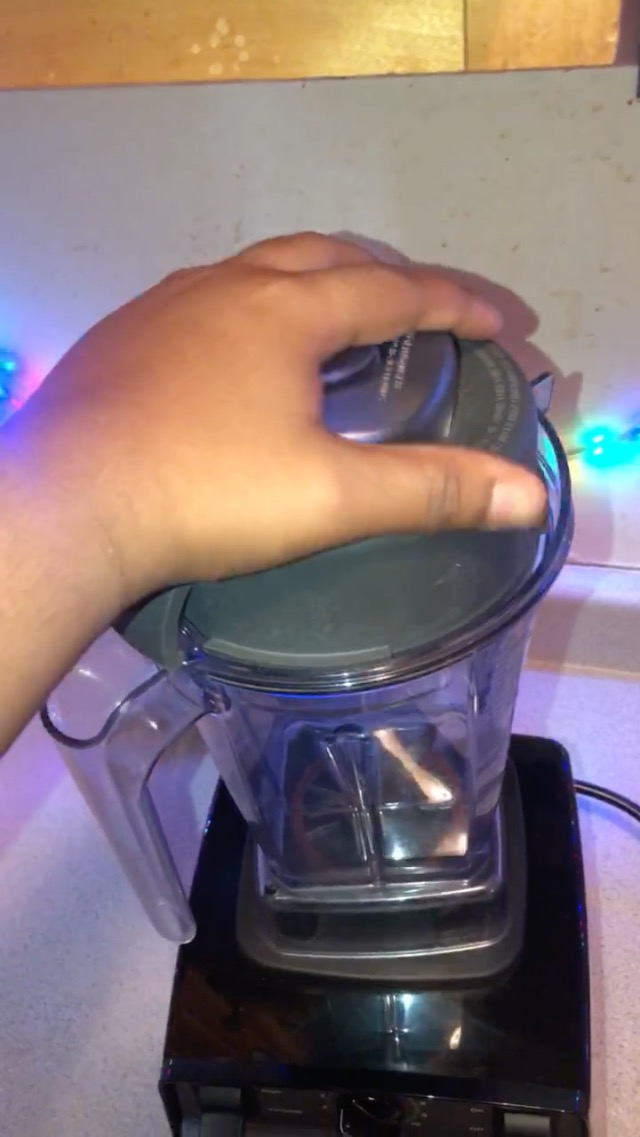 Watch Vitamix E310 Explorian Blender on Amazon Live