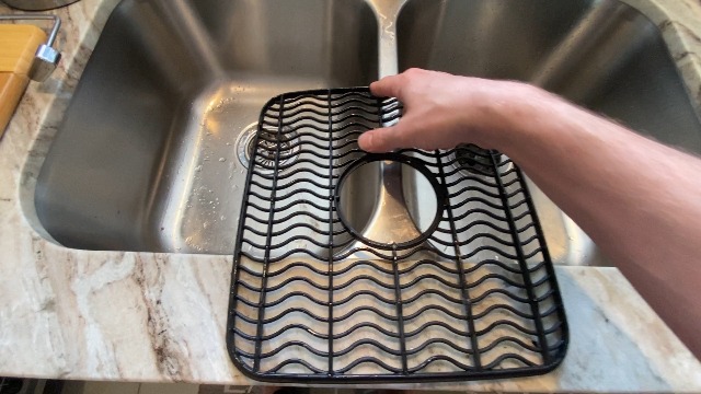 Watch Best Sink Mat? | Rubbermaid Sink Protector Mat on Amazon Live