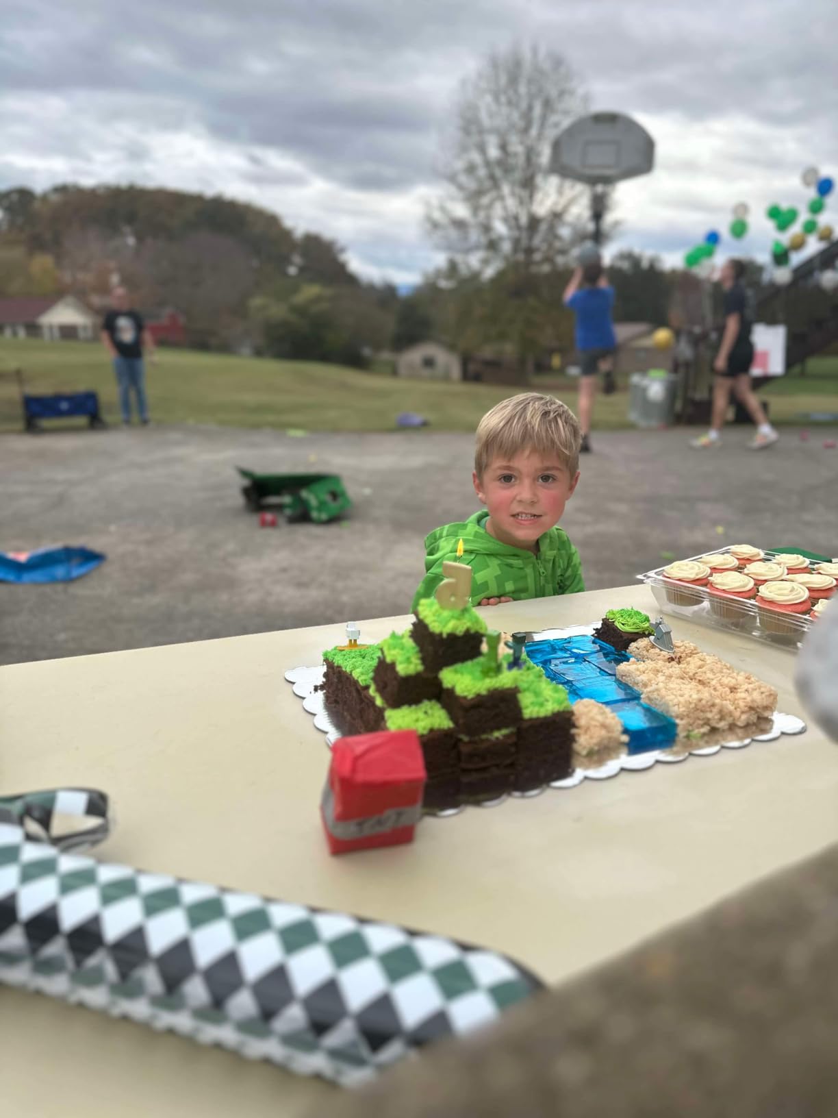 Amazon.com: Assorted Minecraft Paper Masks (8 Count) - Adventure Faces ...